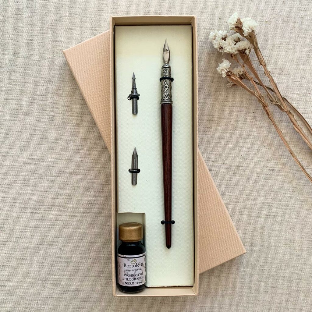 Coffret porte-plume de calligraphie bois et métal - Éditions Larroque