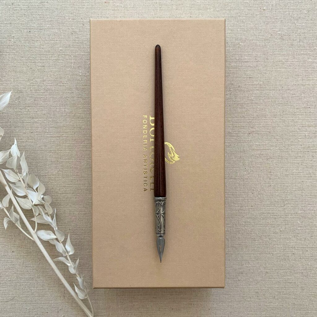 Coffret porte-plume de calligraphie bois et métal - Éditions Larroque